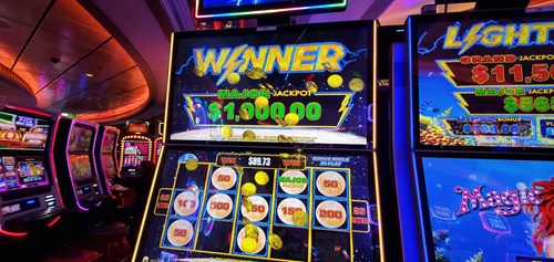 Lock it Link Piggy Bankin Slot Machine by SG gaming