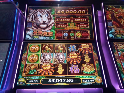 Mighty Cash Slot Machine by