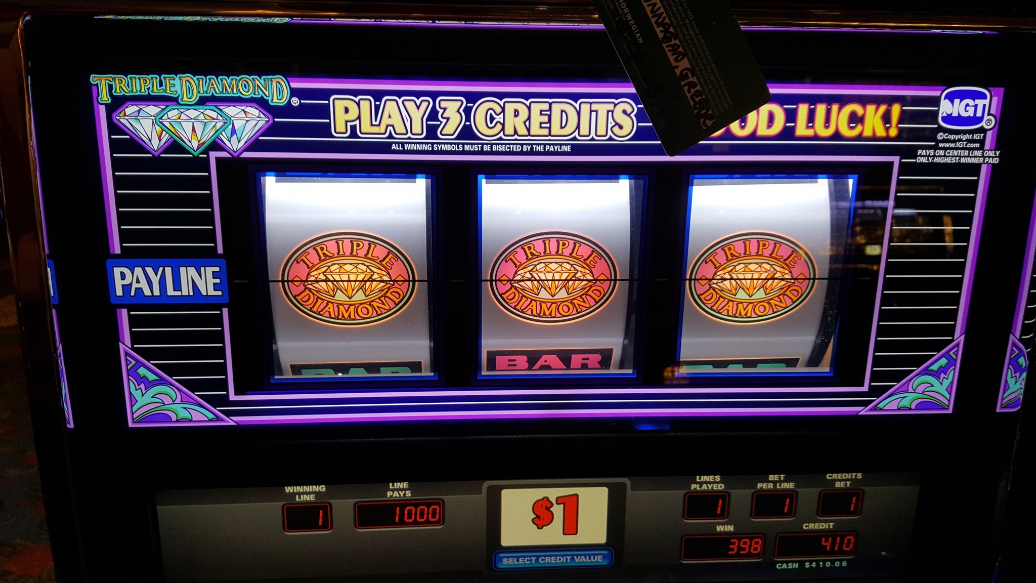 Triple Diamond Slot Machine by IGT