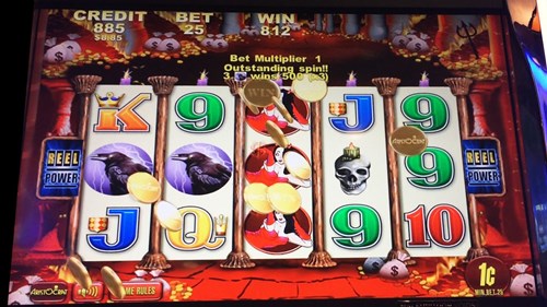 Triple Cash Slot Machine by IGT