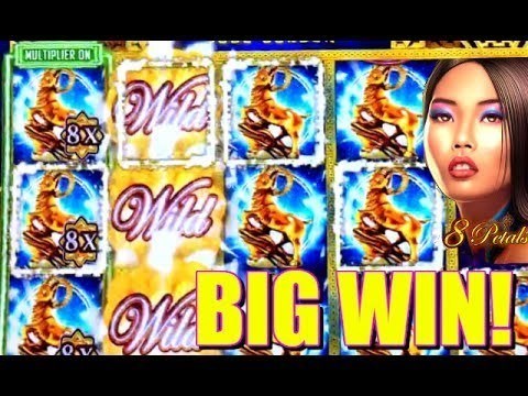 8 Petals Slot Machine by IGT