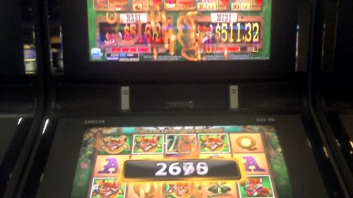 Lucky Fox Slot Machine by IGT